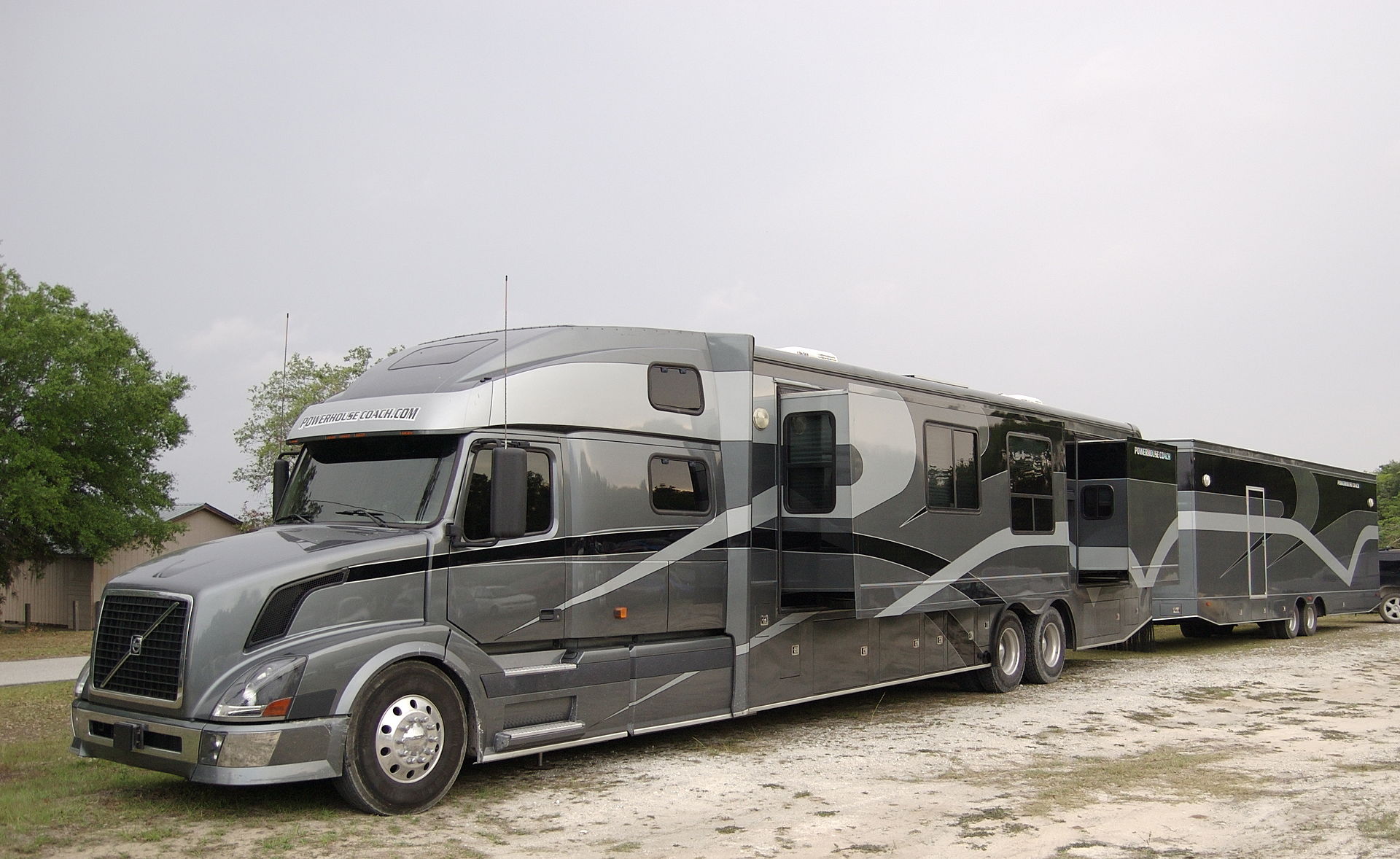 Is it a Bus? Is it a Coach? No, it’s an American Motorhome! | Comfort